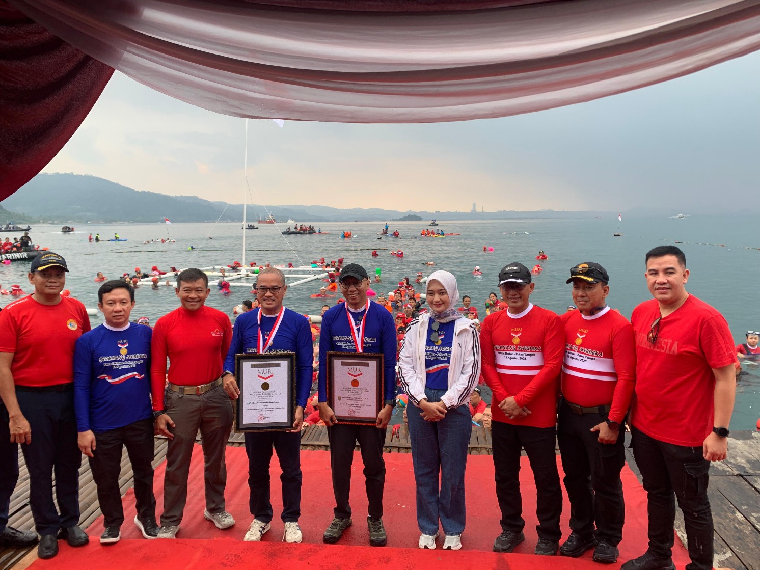Pertama di Dunia, Lampung Kibarkan Bendera Merah Putih di Permukaan ...